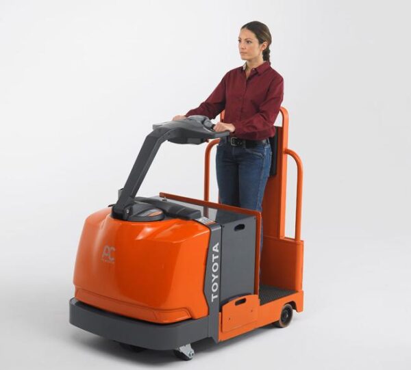 Industrial Tow Tractor | Toyota MHS