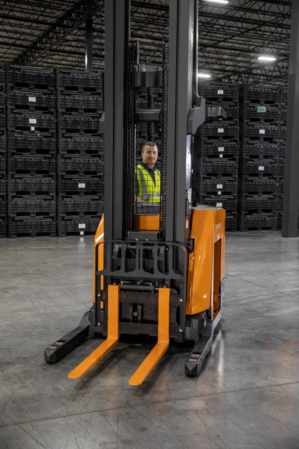 High- Capacity Reach Truck | Toyota MHS - Toyota MHS